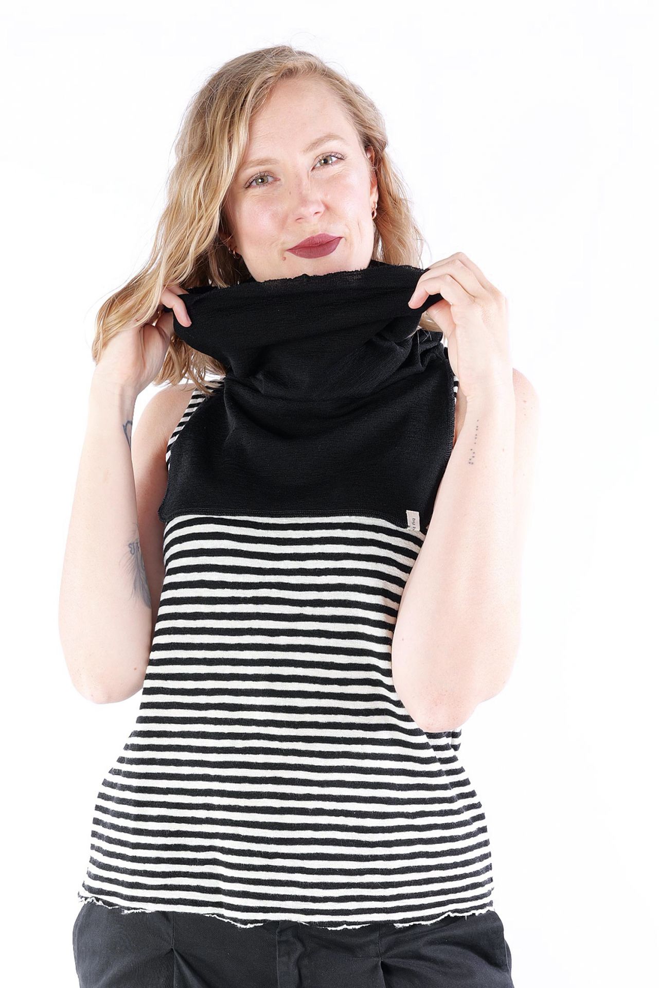 By Basics Merino loop - black - 1028 I SELECT